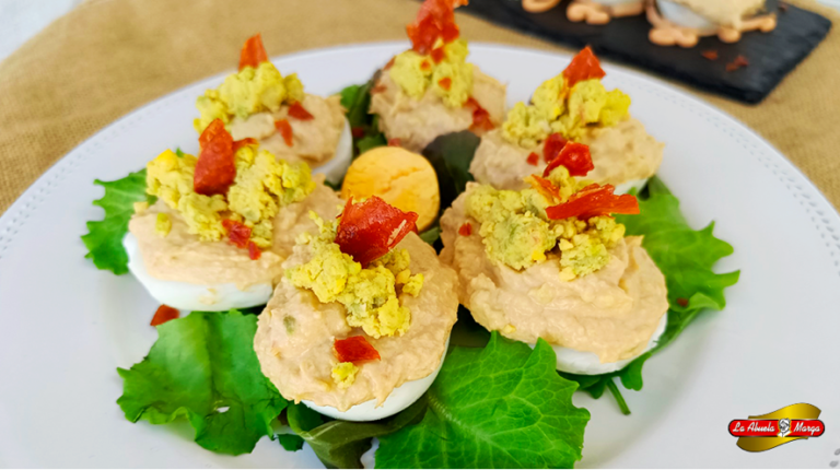 Receta de la abuela: Huevos rellenos de pollo y aguacate